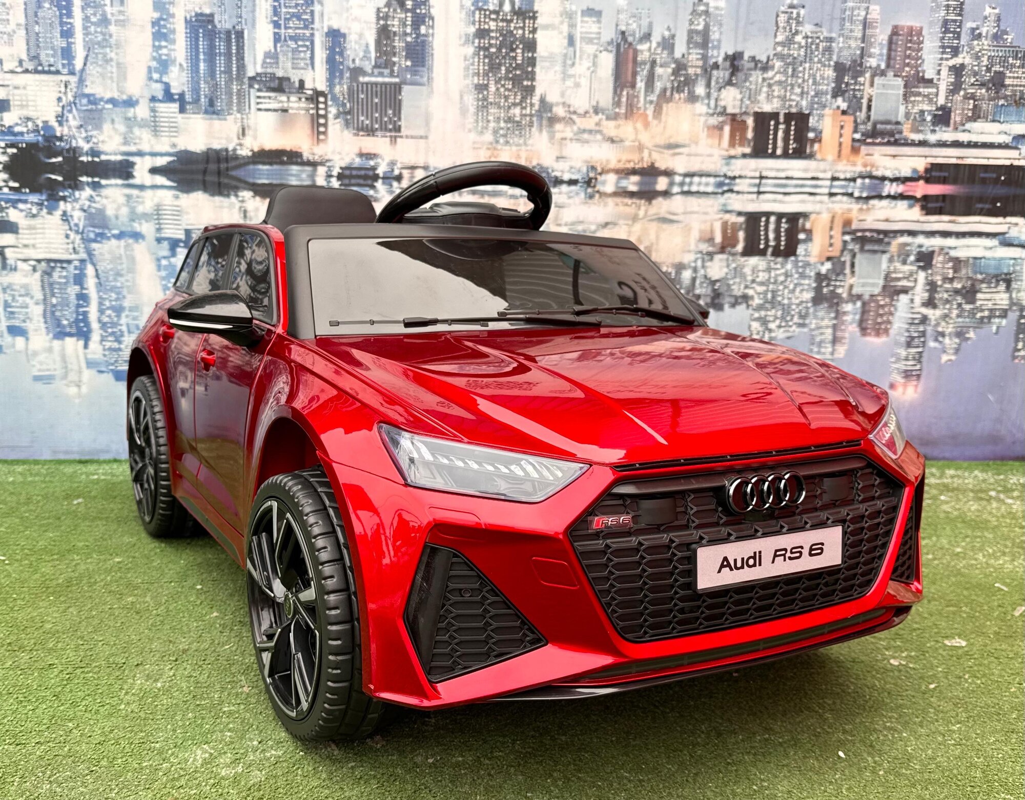 Электромобиль "Audi", красный, для детей 1-5 лет, максимальная нагрузка 30 кг