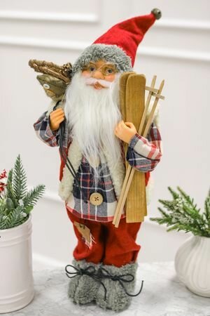 Санта в клетчатой рубахе и безрукавке с лыжами, 42 см, Peha Magic GF-80610