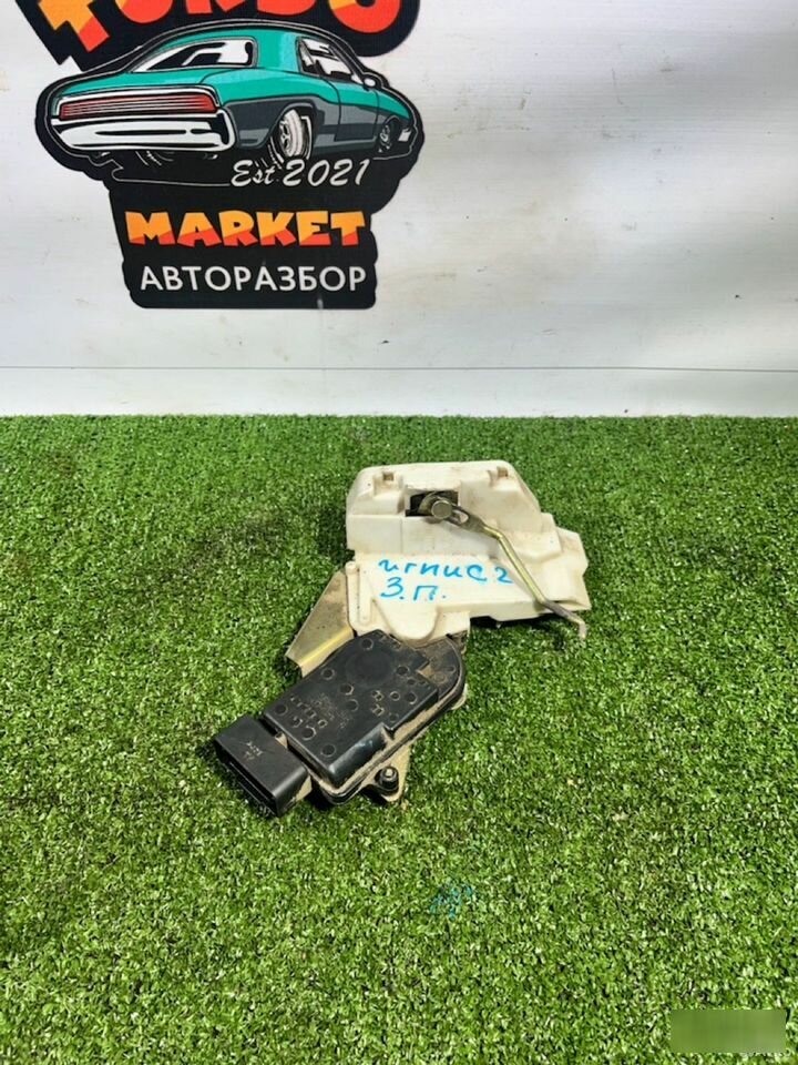 Замок двери задний правый Suzuki Ignis 2 HR