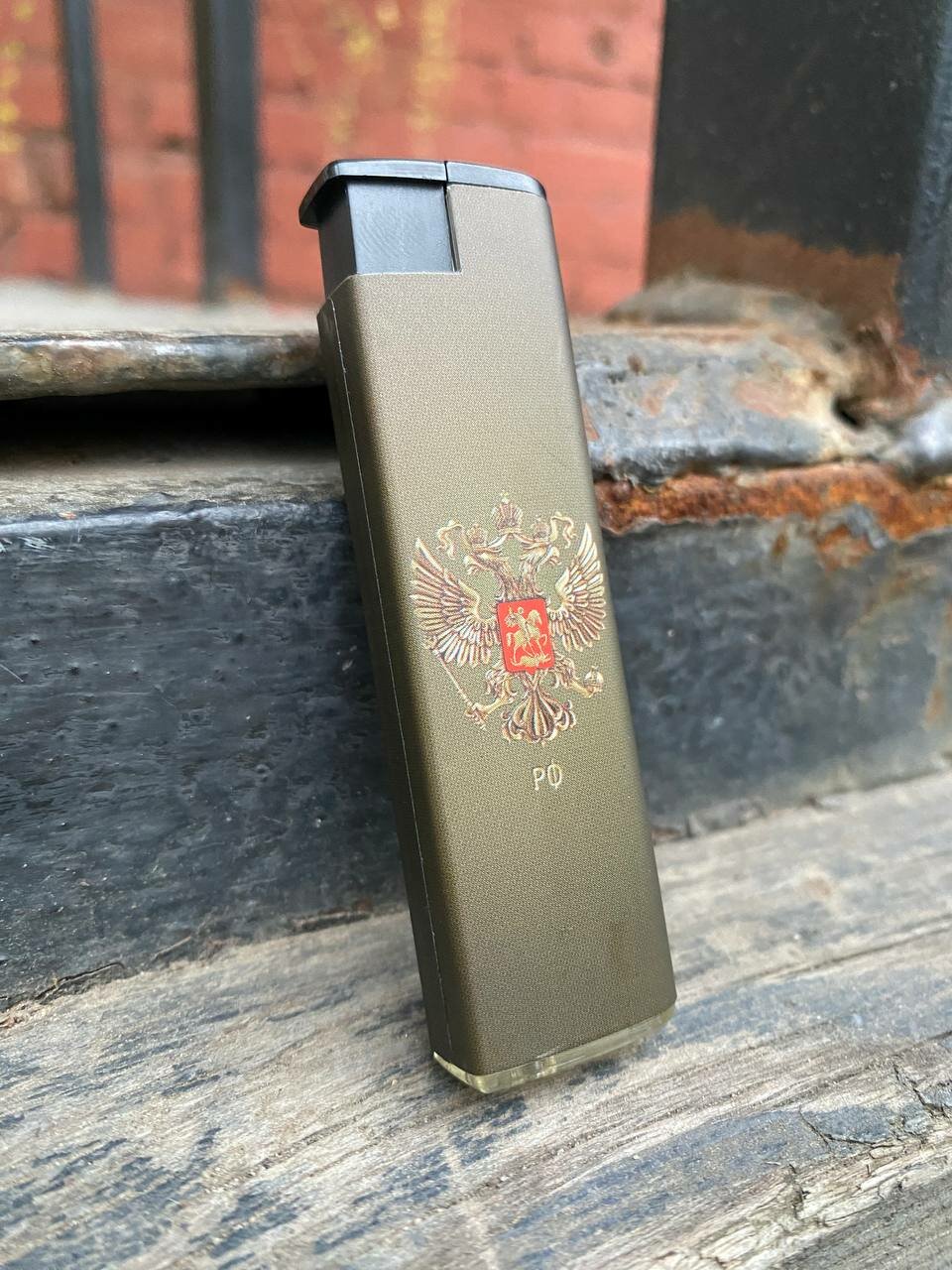 Газовая турбо зажигалка Герб России, хаки (многоразовая газовая зажигалка патриотичная), пустая