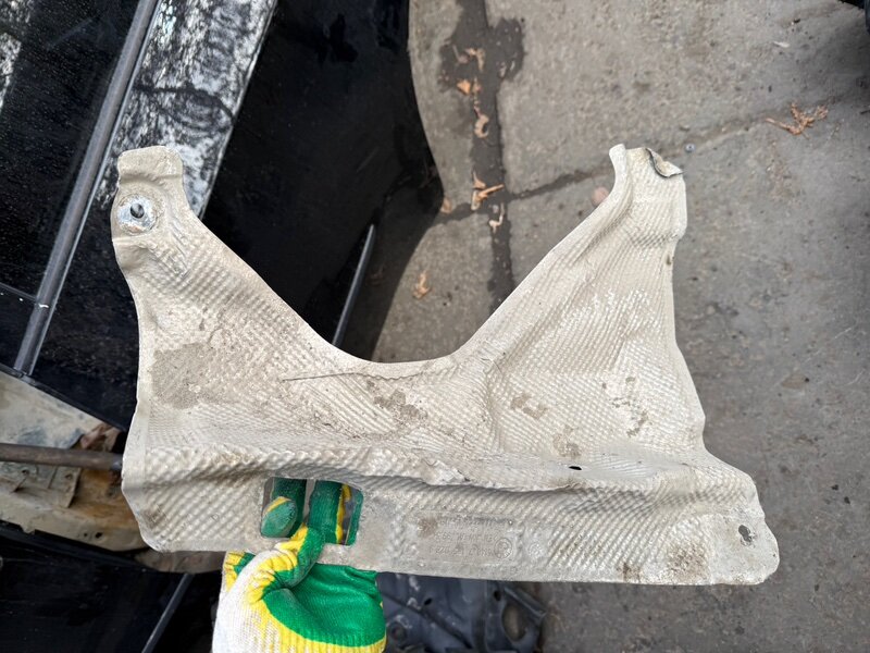 Защита днища кузова BMW X5 2 поколение 3.0 M57N2 2009 (б/у)