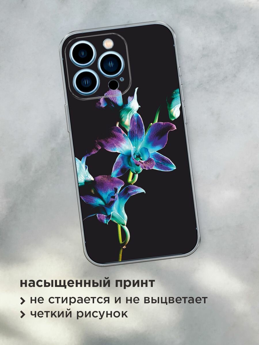 Чехол на Apple iPhone 13 Pro / Айфон 13 Про с принтом "Синий цветок на черном" — фото 1