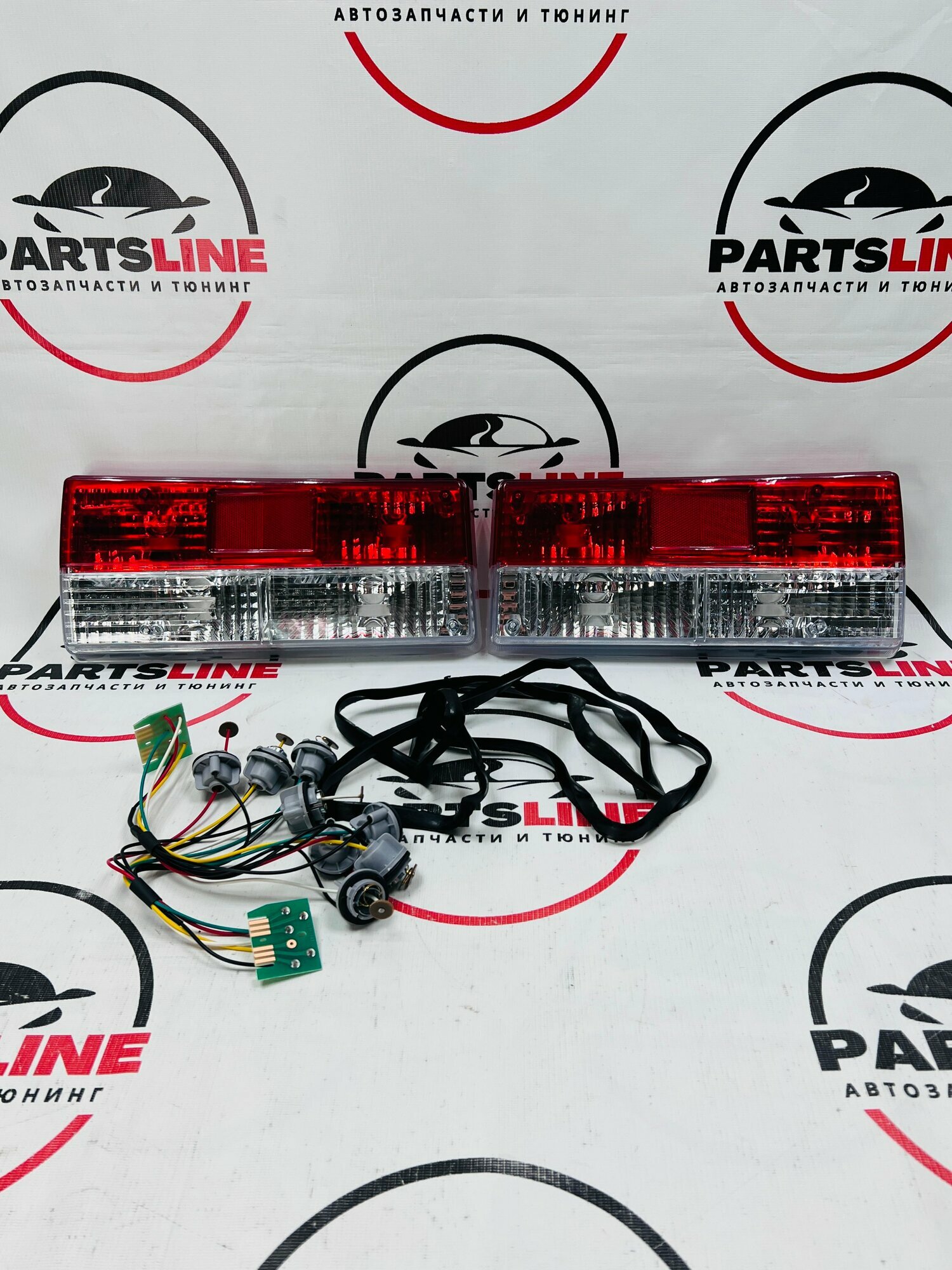 Фонари в сборе (хрустальные) ВАЗ 2105, 2107 (красно-белые) под патроны