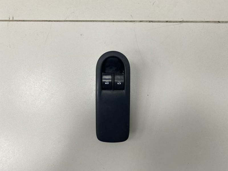 Блок управления стеклоподъемниками Renault Duster 2012 кат.номер: 254118044R