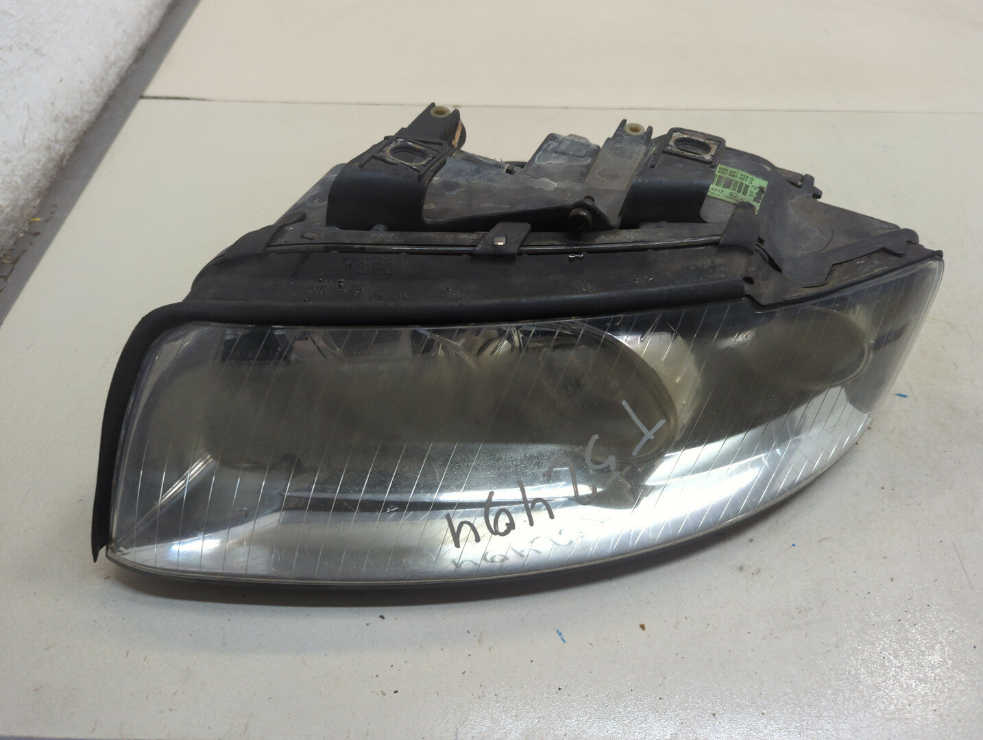 Фара (передняя) левая Audi A4 (B6) Б/У