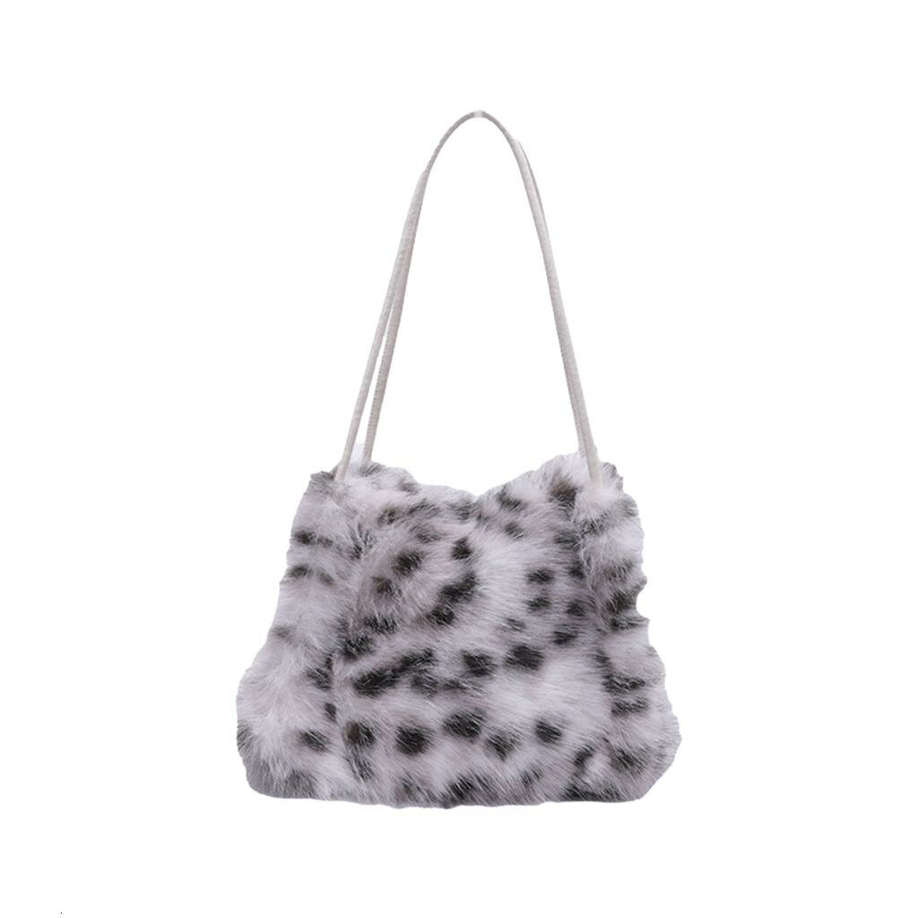 Меховая сумка-мессенджер через плечо-1