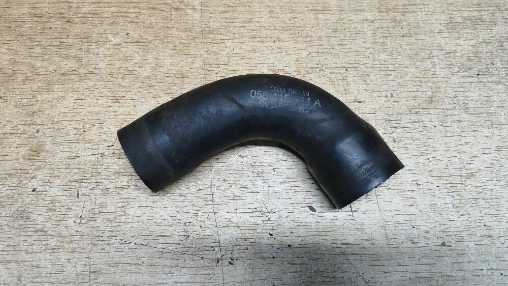 Патрубок интеркулера VW Passat B5 VAG 058145834A 058145834A