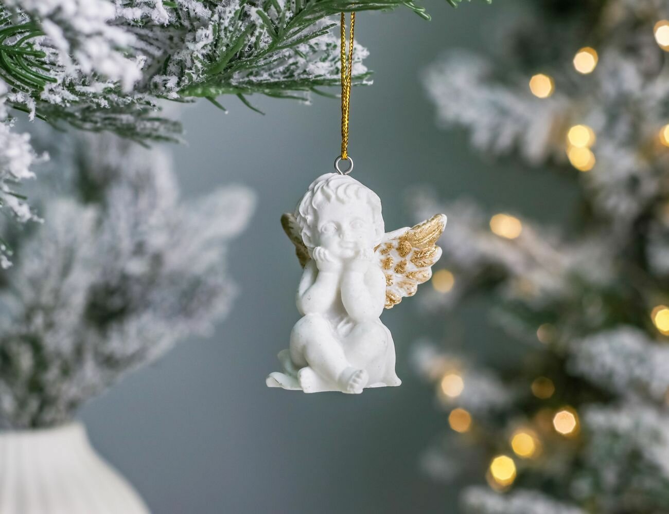 Ёлочная игрушка мечтающий ангел с золотистыми крылышками, полистоун, 6 см, Edelman 1123155-2