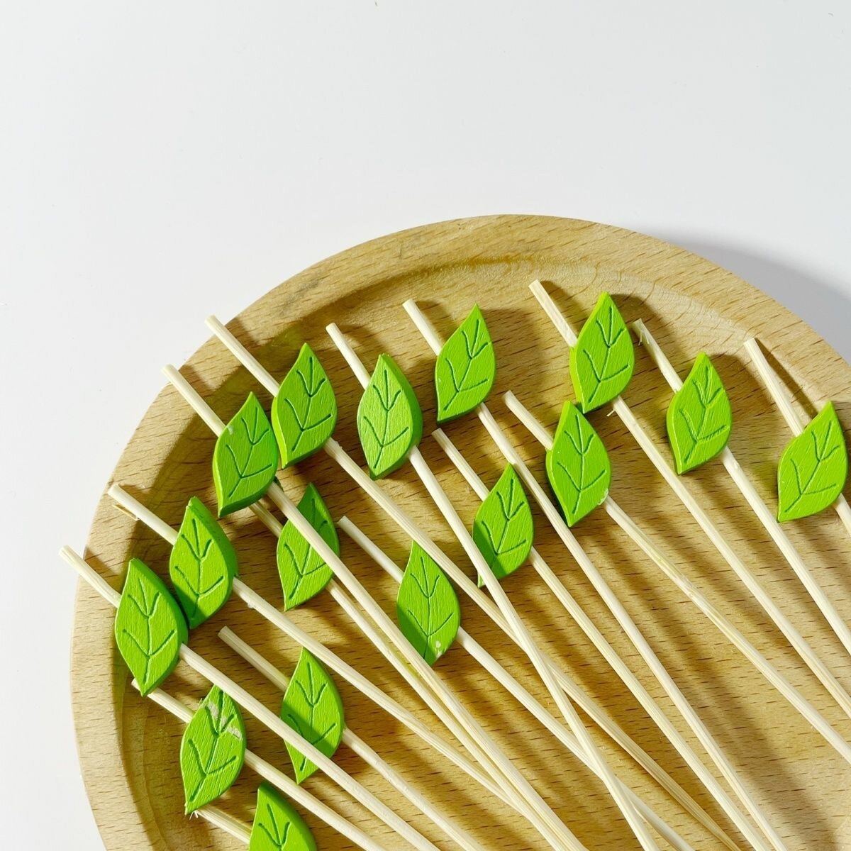 Одноразовые фруктовые палочки, креативные бамбуковые палочки, декор для коктейлей, палочки для сэндвичей, десертные вилки, палочки для бургеров, фиксированные зубочистки