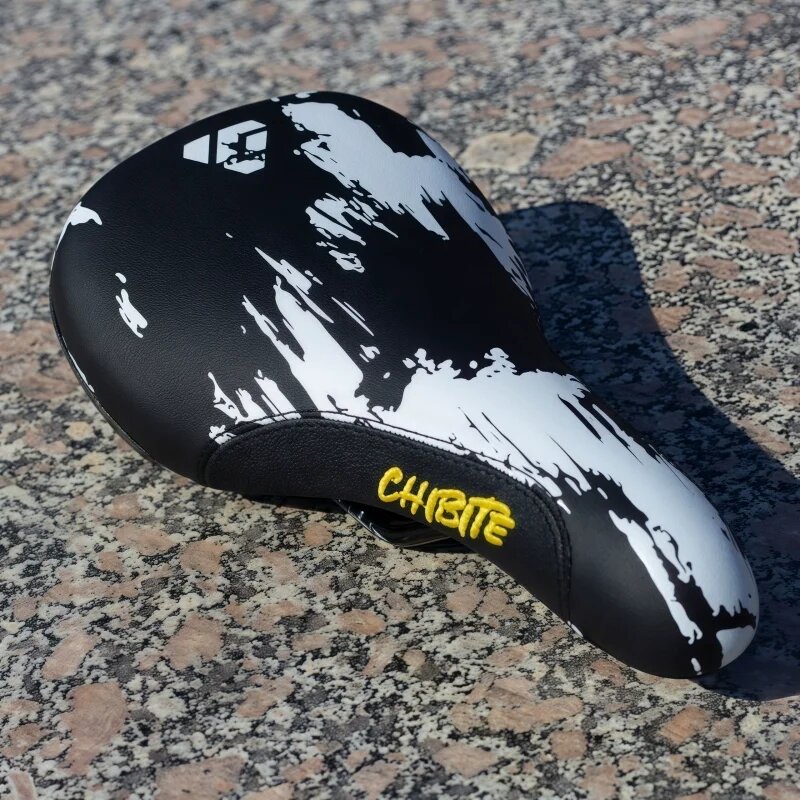 CHIBITE Седло BMX с подушкой Black and white leat