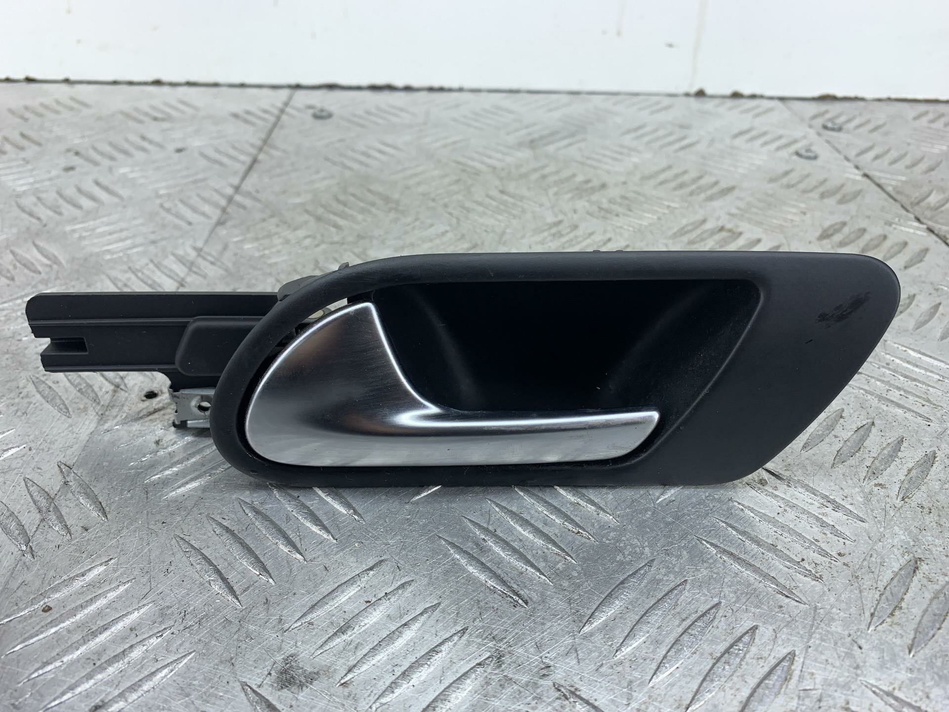Ручка внутренняя двери задней левой Volkswagen Golf 5 2007 1K5837113