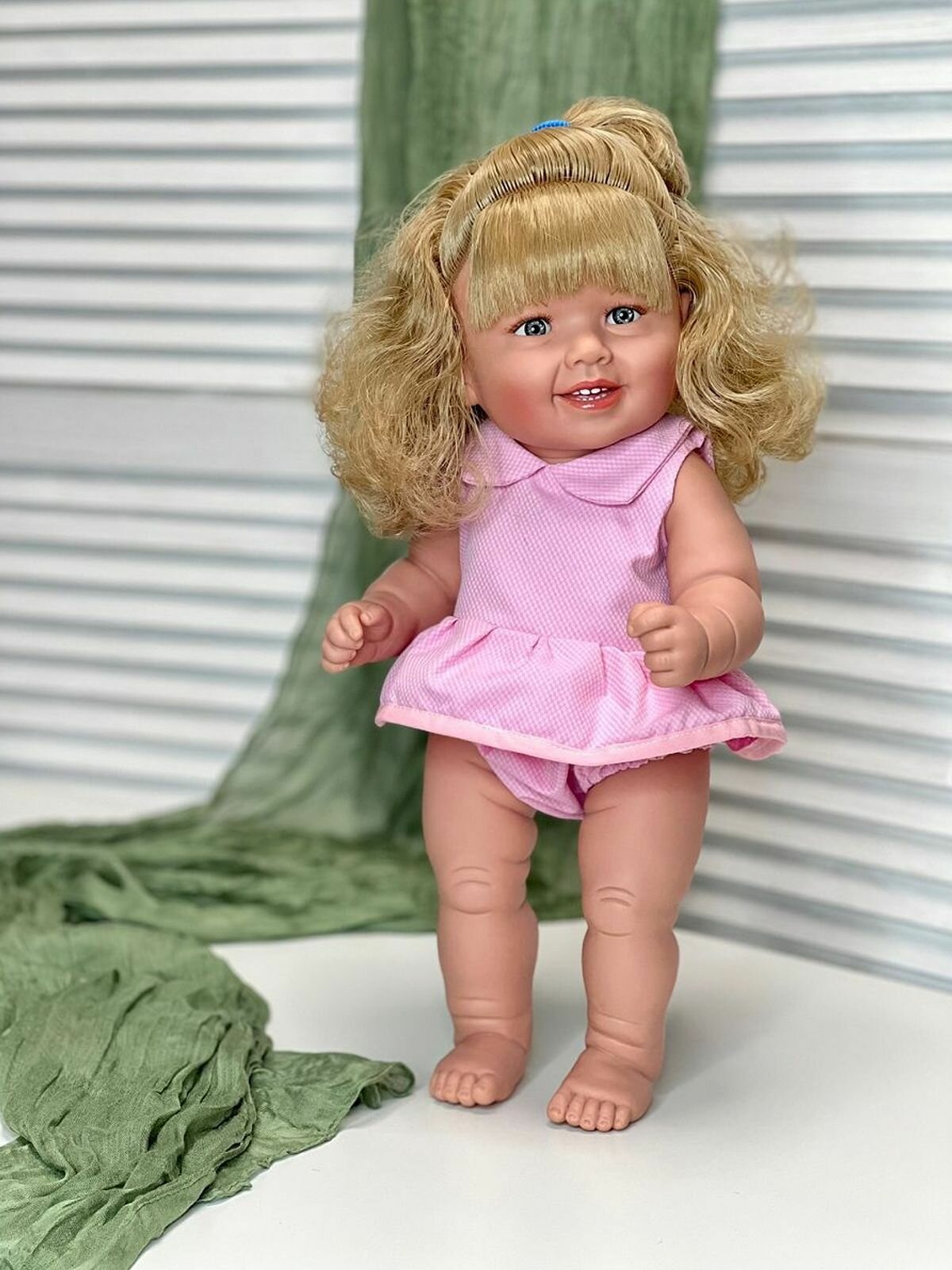 Кукла Manolo Dolls виниловая Diana 47 см