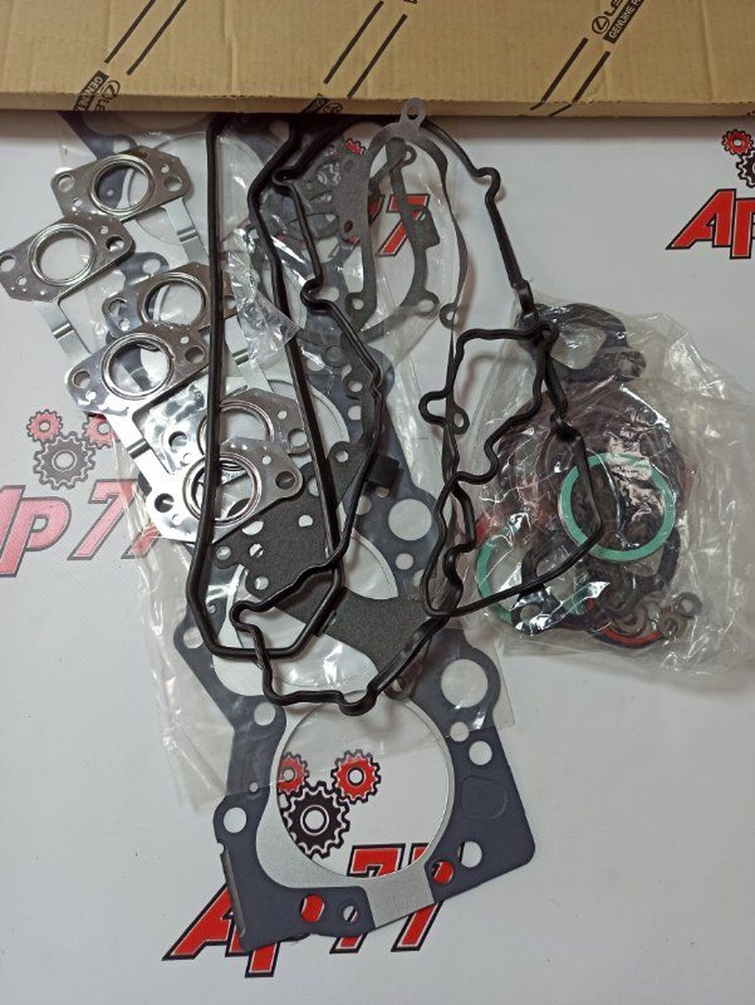 Ремкомплект двс Toyota 1HZ, 24 клапана, металлический 0411117010