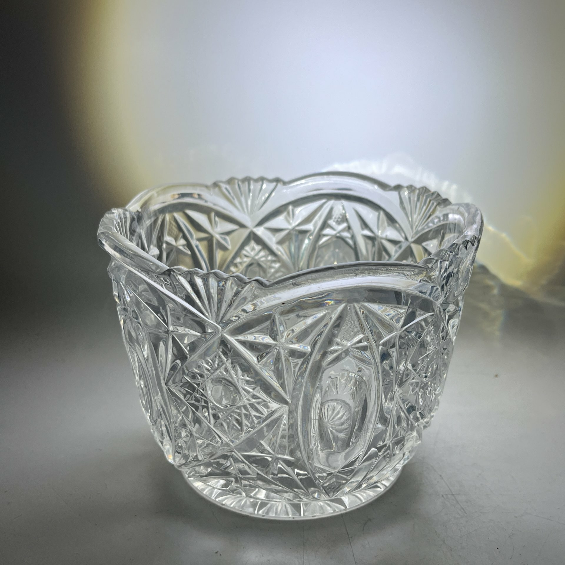 Салатник круглой формы с геометрическим декором, стекло, пресс, СССР, 1970-1990 гг.