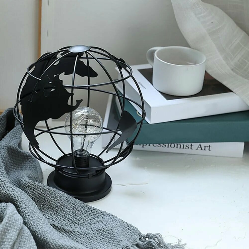 Декоративный ночник земной шар из металлического каркаса и пластика для спальни