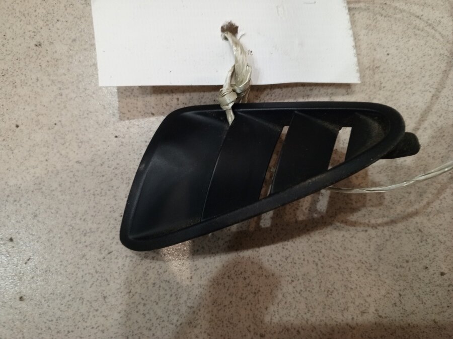 Дефлектор воздушный правый от Mazda 3 bk 2003-2009