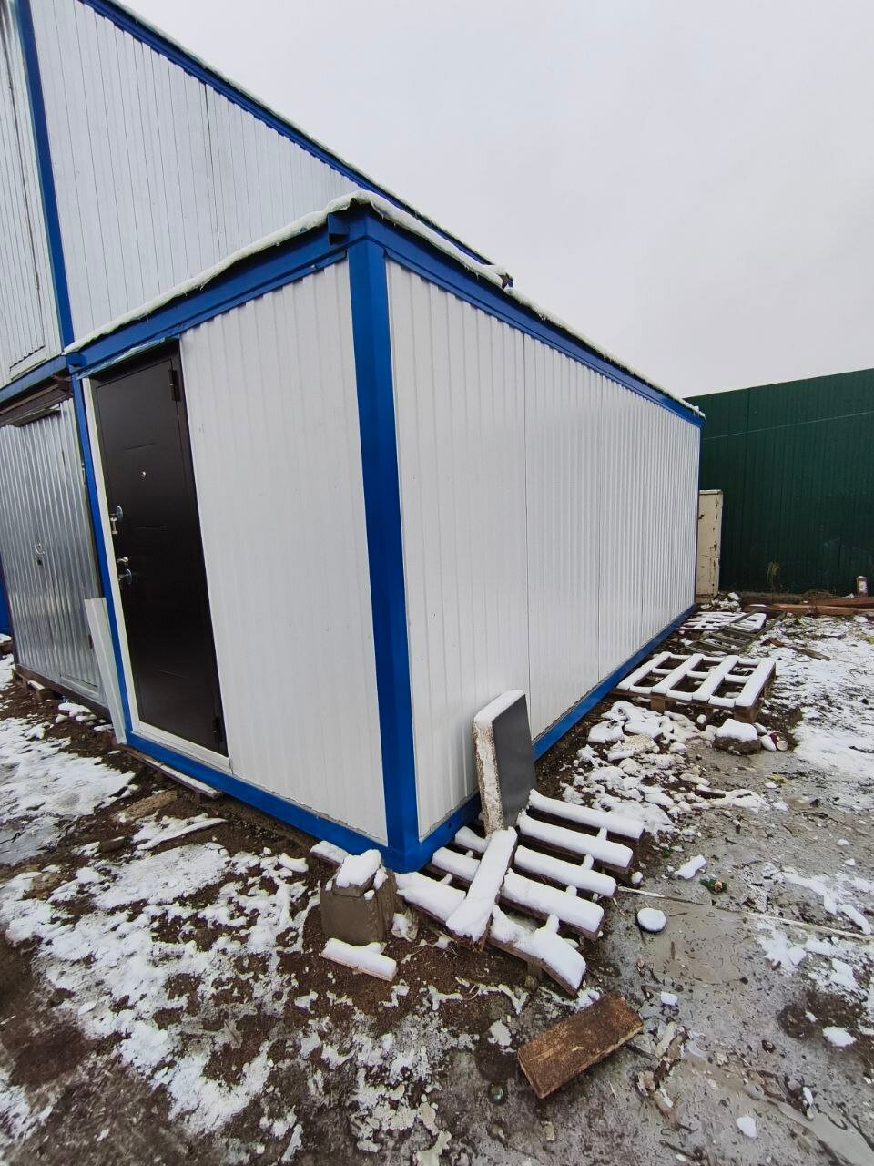 Бытовка офис под ключ 5.85х2.4м, металлический каркас, электрикой и доставкой,