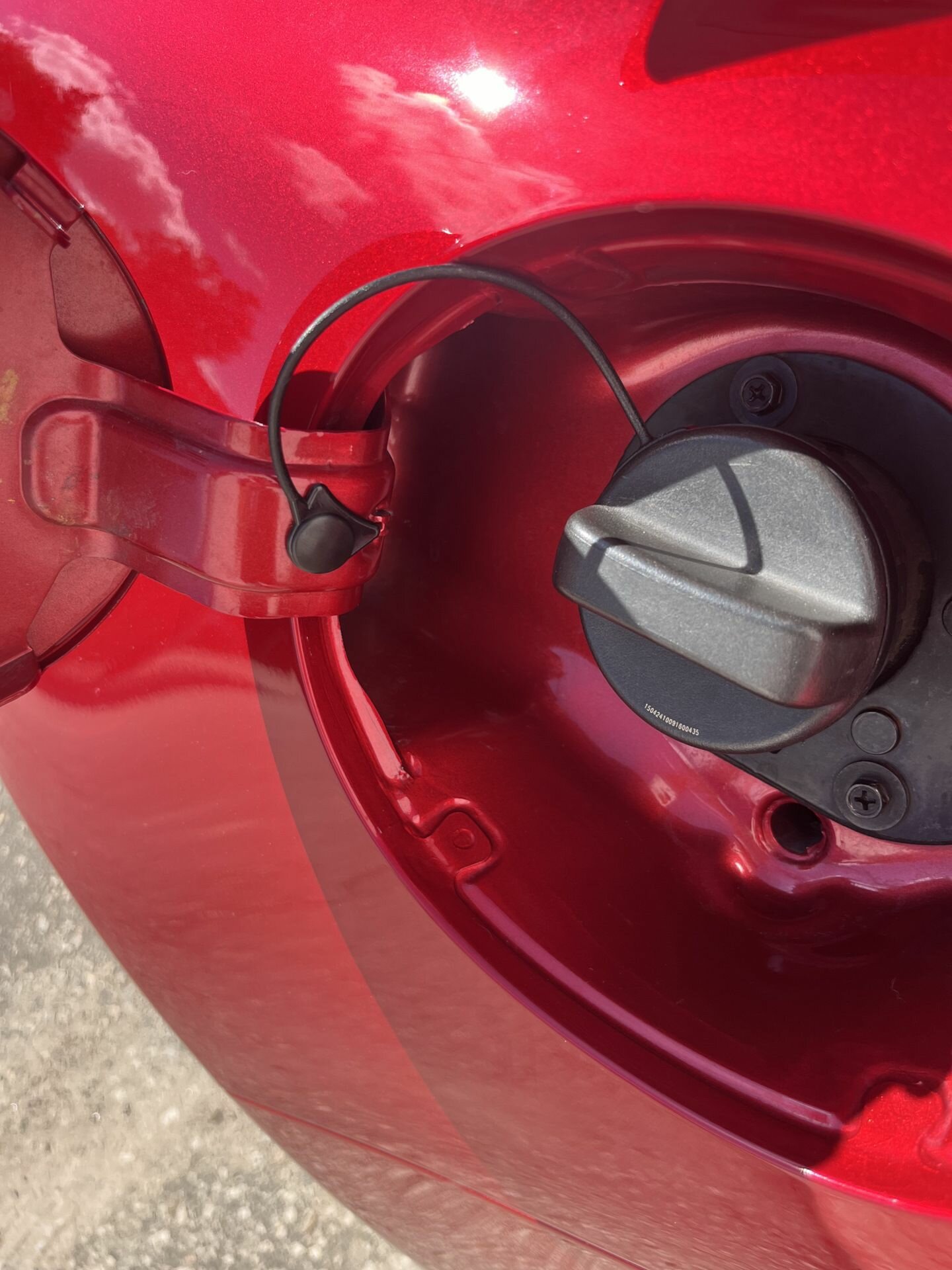 Клипса для крепления крышки бензобака к лючку Мазда Mazda