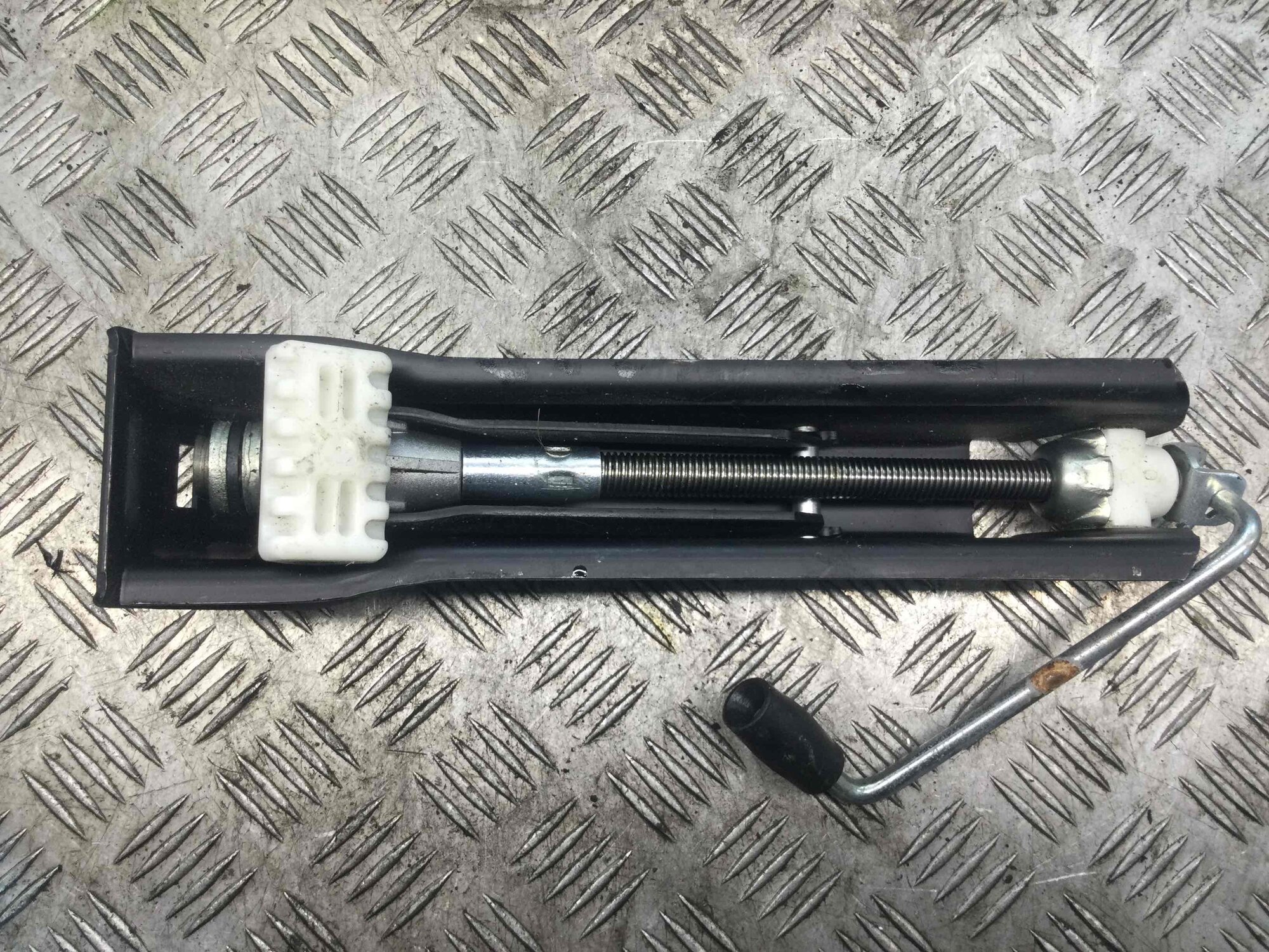 Б/У Домкрат Mercedes E-klasse E-klasse (W211) 2002 - 2009 2006 г.