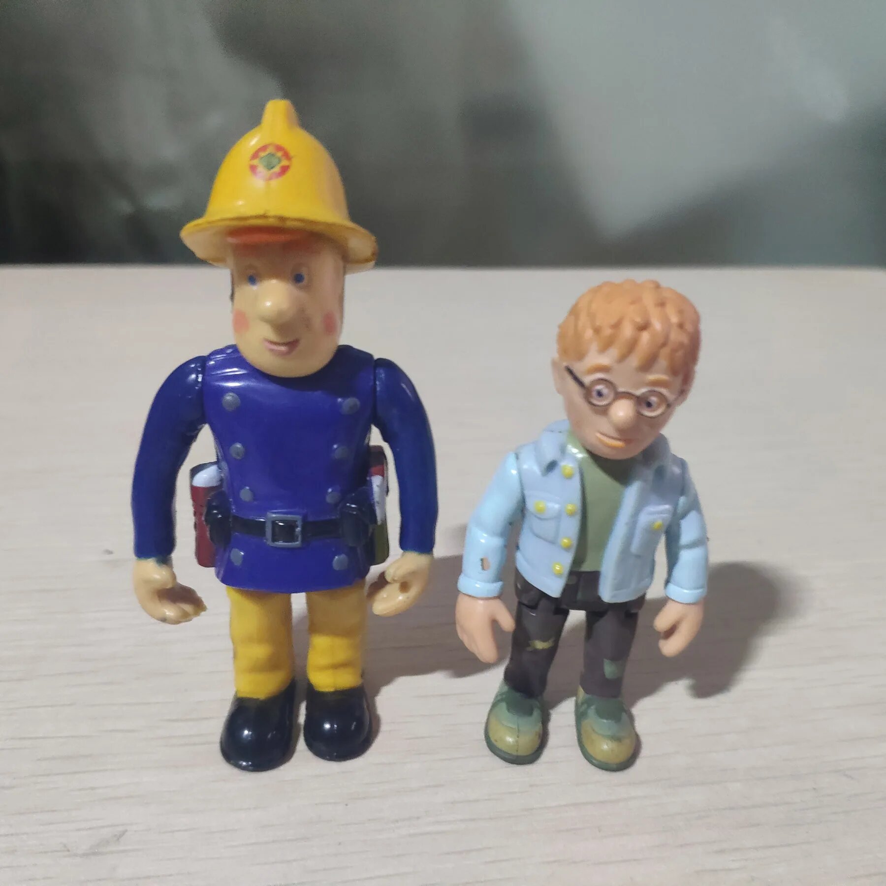 Фигурки Пожарного Сэма и Нормана Прайса