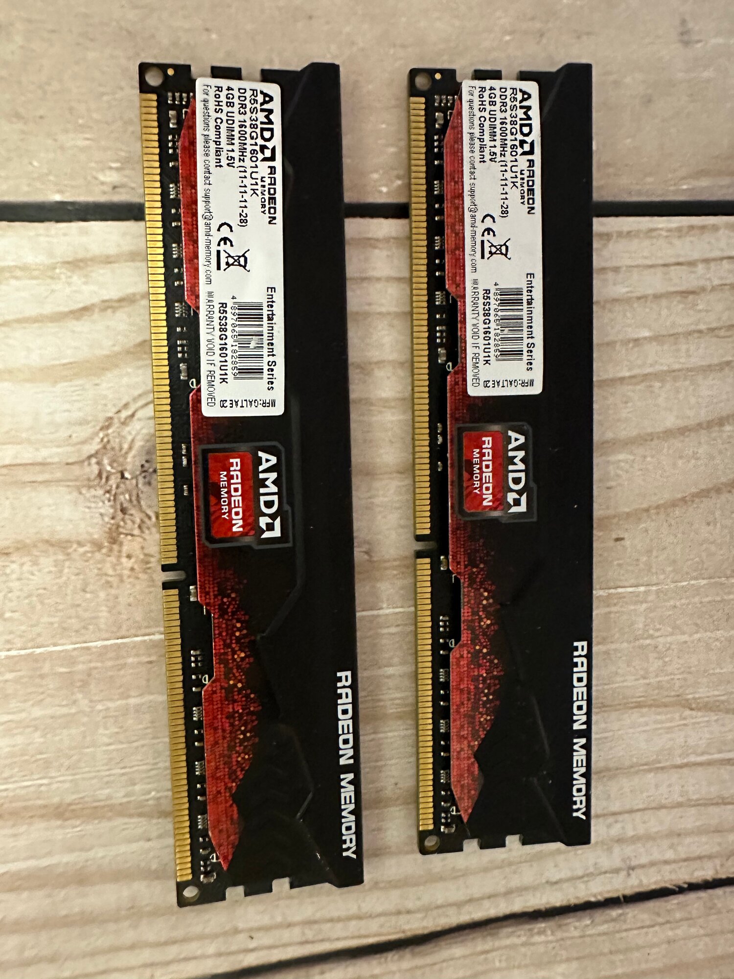 AMD Оперативная память Radeon R5 Entertainment Series 2x4 ГБ DDr3 1600 мгц (R5S38G1601U1K)