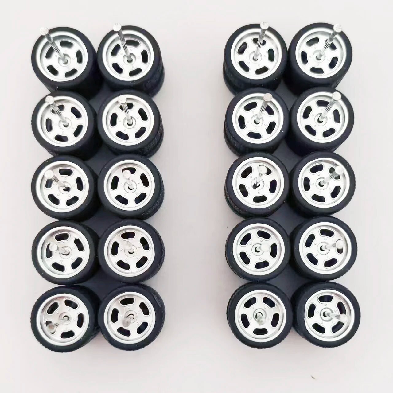 Колеса 1/64, серебристые 5-спицевые, 10.8mm