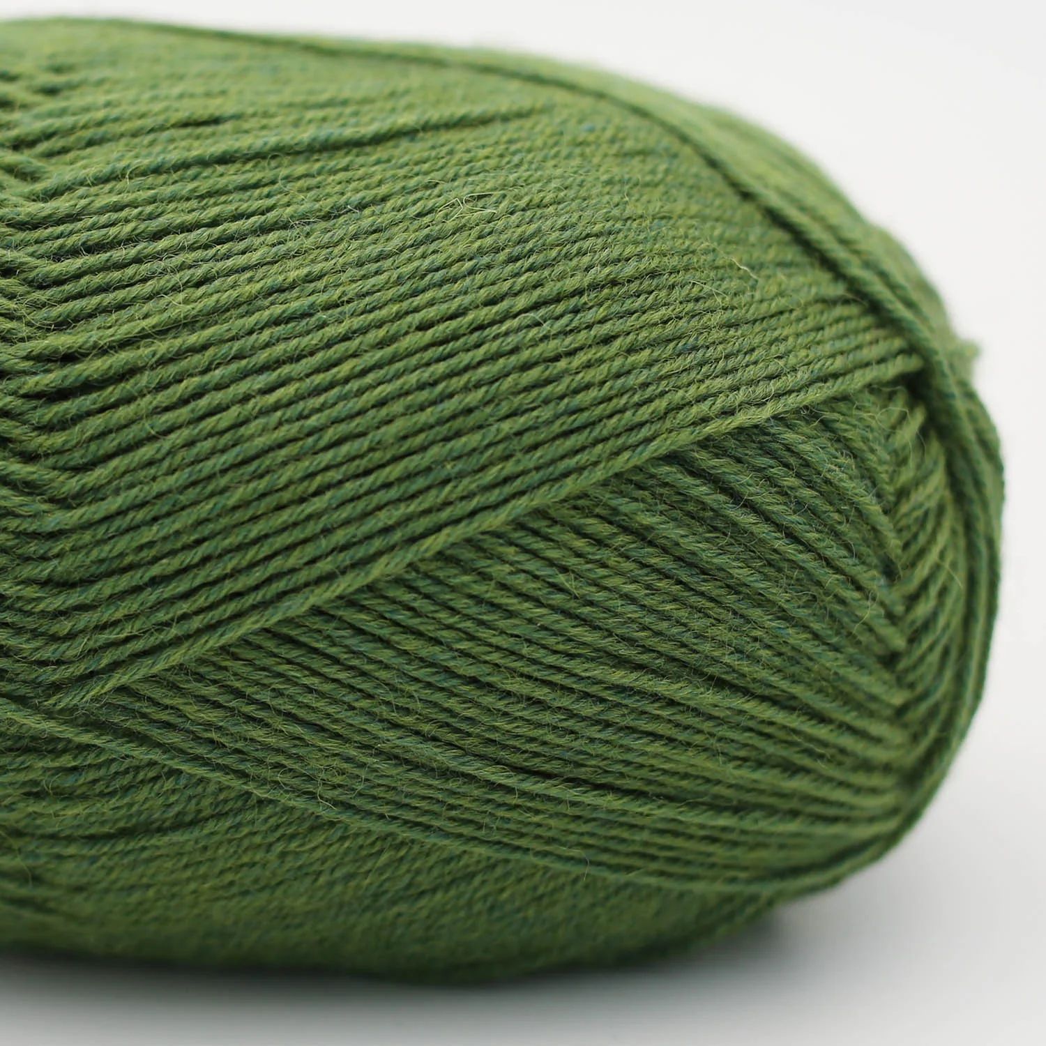 Носочная пряжа Kremke Sole Mate 4ply (33 Зелёный/Forest Green) 1 моток 100 г/420 м