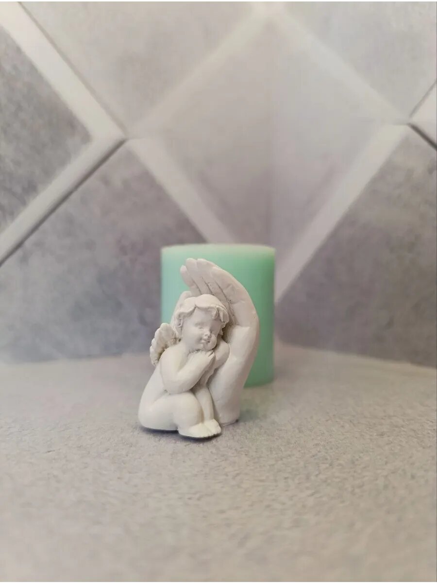 Молд силиконовый "Ангелок на ладони". Высота готового изделия 5 см.