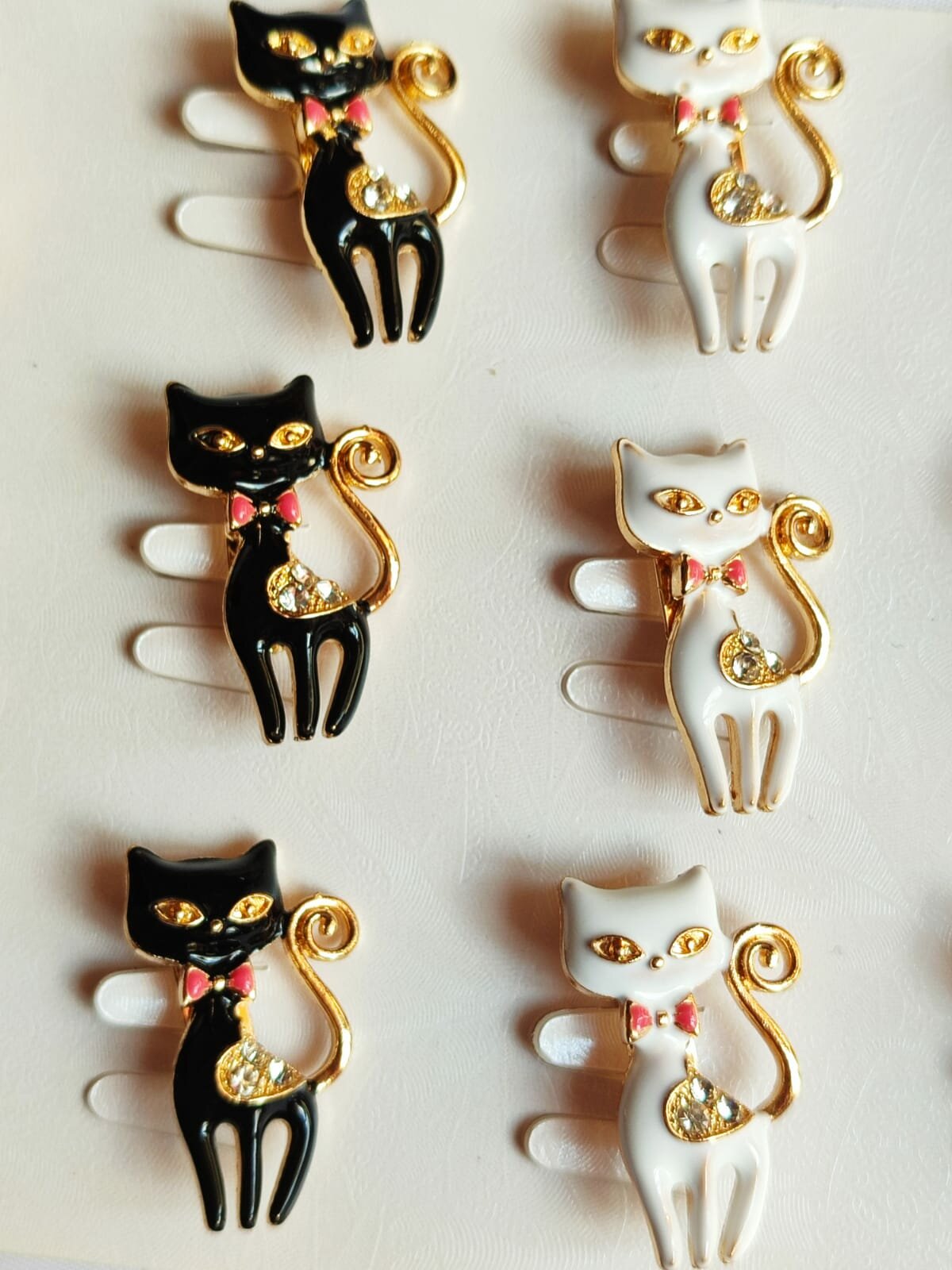 Брошь, стразы, эмаль