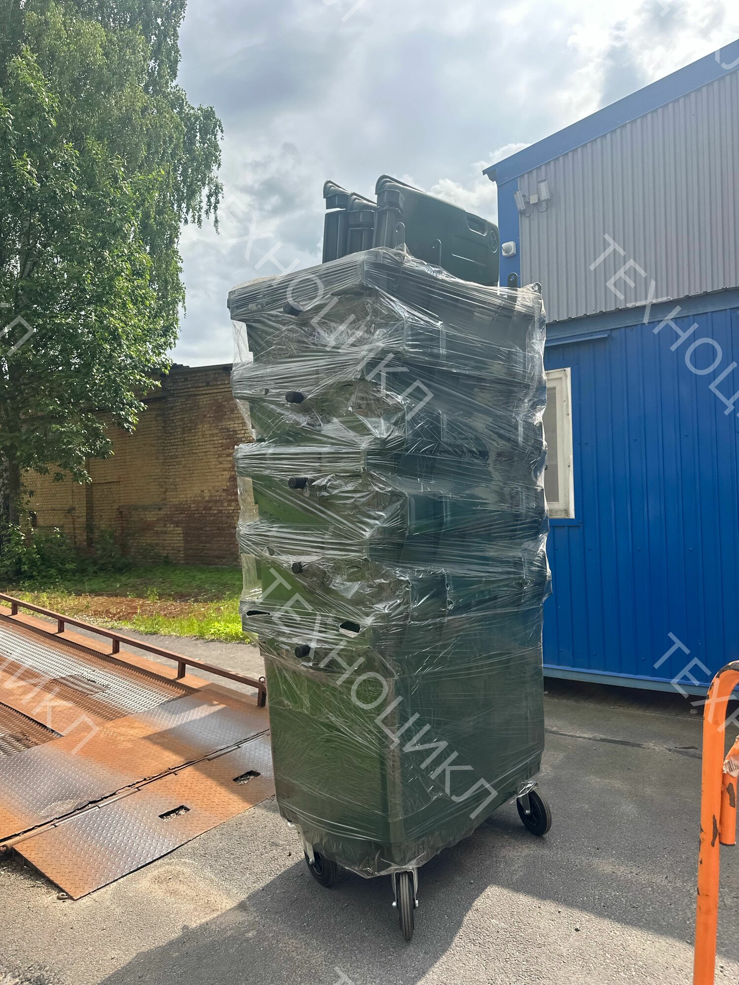 Мусорный бак 770л стопка 2ШТ Контейнер для ТБО и мусора 770л на колесах с крышкой стопка 2ШТ