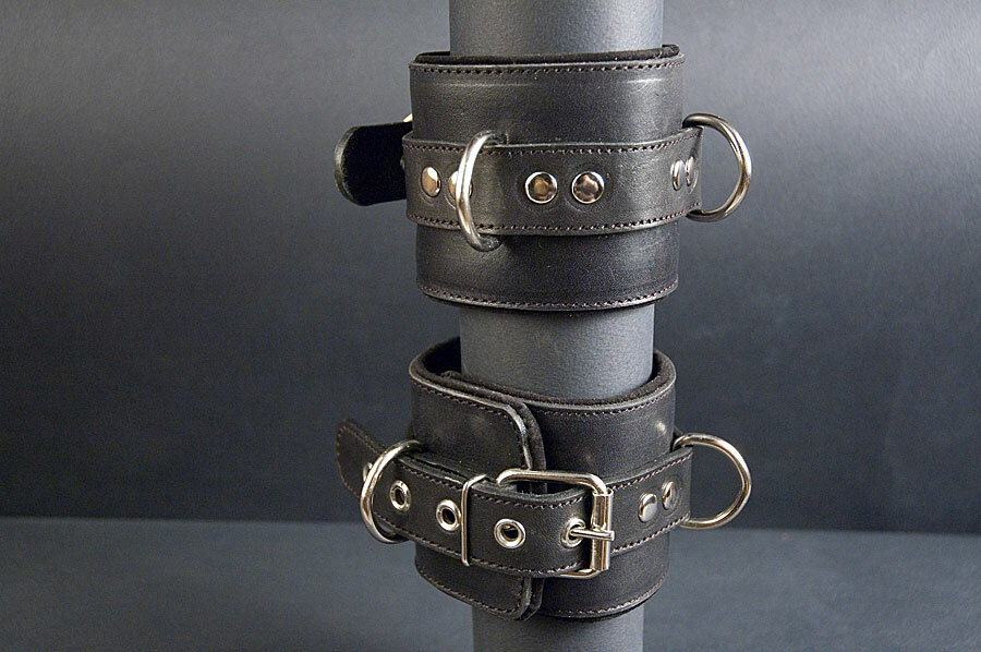 Наручники «ХХХ» с 3-мя D-кольцами