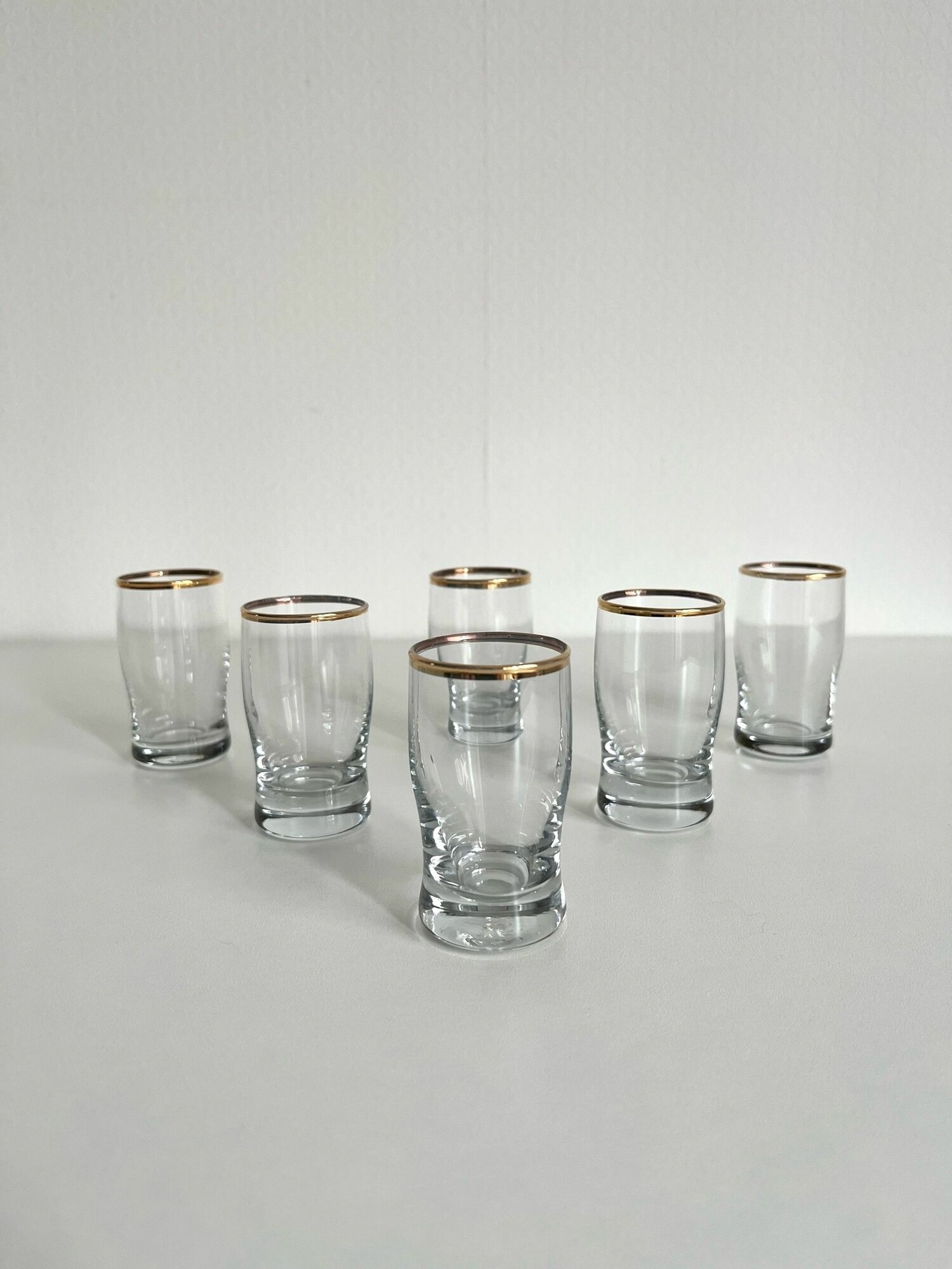 Набор стопок 6 шт. СССР. Стекло. С золотым ободом. Высота: 6.5 см. 50 мл.