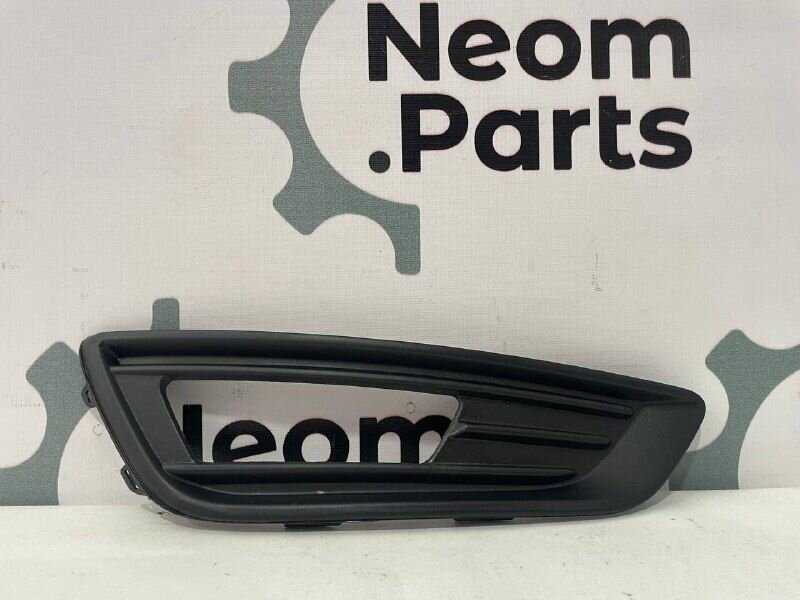 Накладка (оправа) птф правой (матовое серебро) Ford Focus 3 15-19