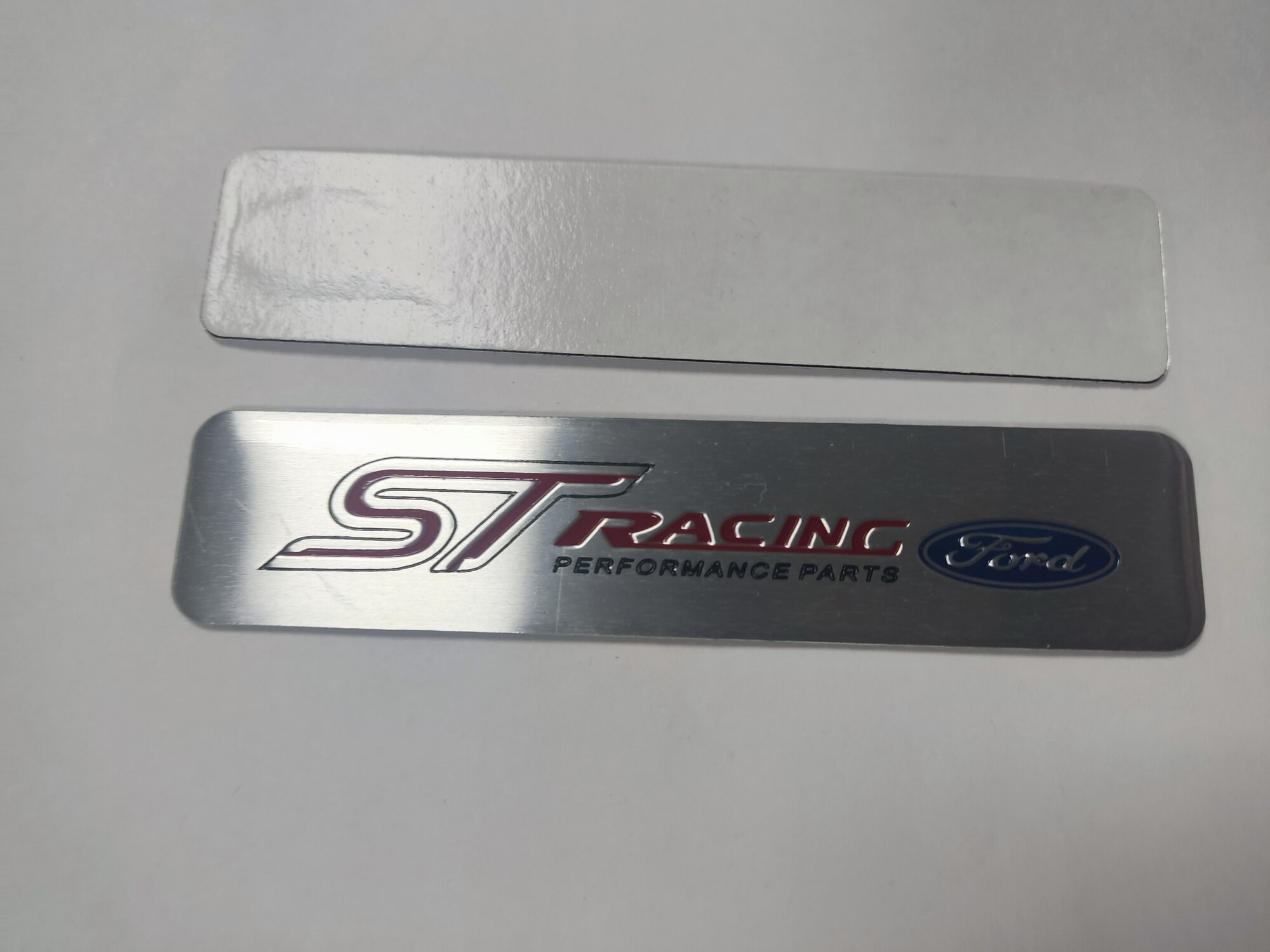 Шильдик "Ford ST Racing", голографический, самоклеющийся, хром