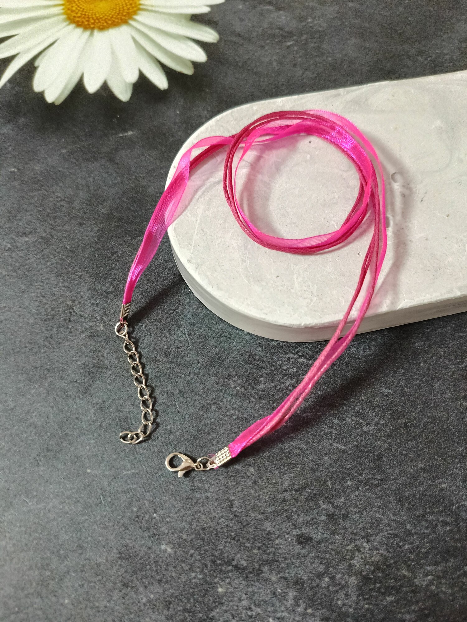 Шнурок для бижутерии подвески кулона крестика вощеный с органзой 43см 1шт розовый неон