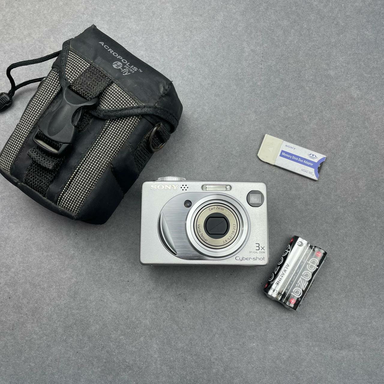 Цифровой компактный фотоаппарат Sony Cyber-shot DSC-W1, серый