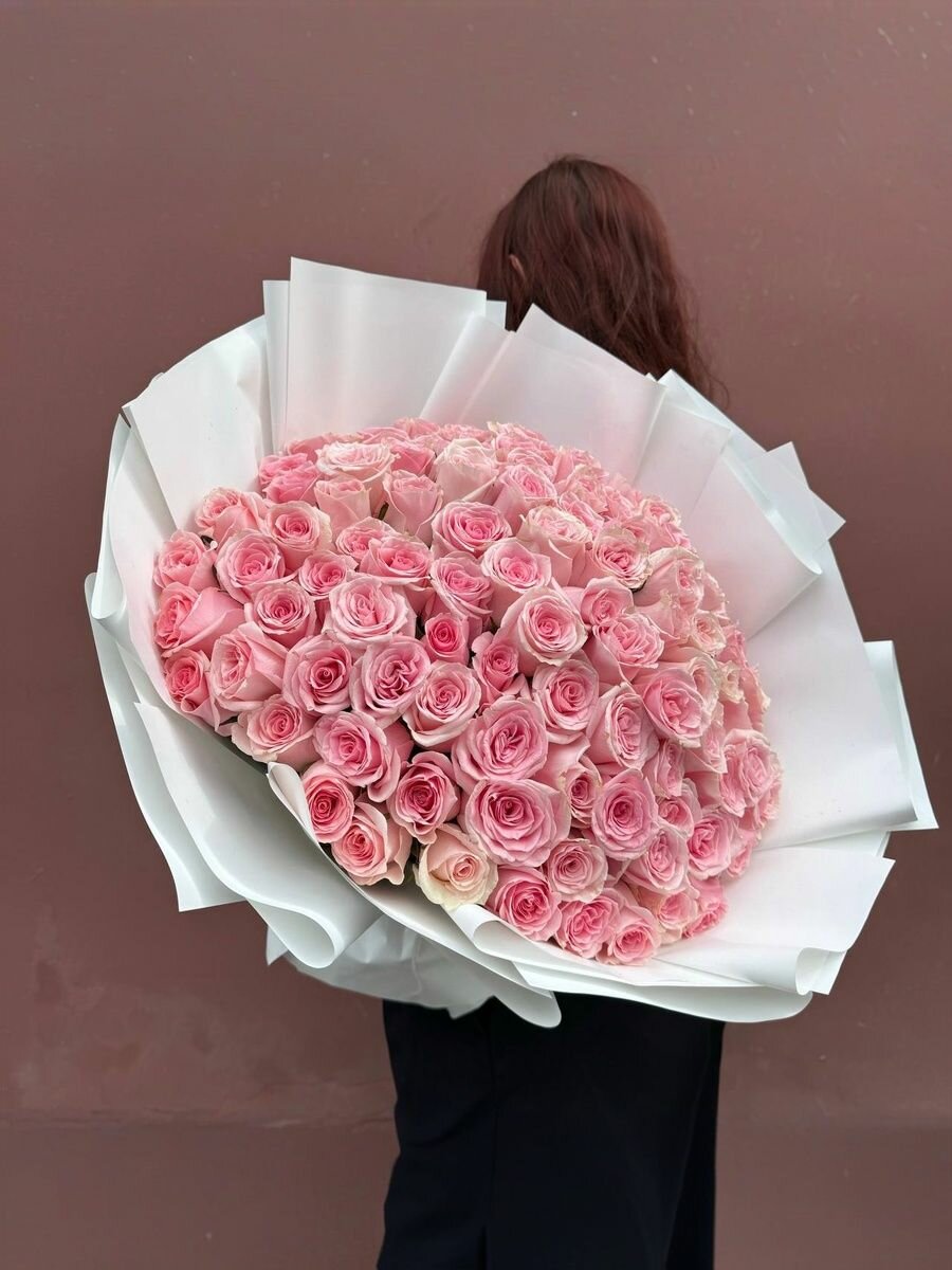Восхитительный букет из 101 голландских розовых роз Дюшес,45 см