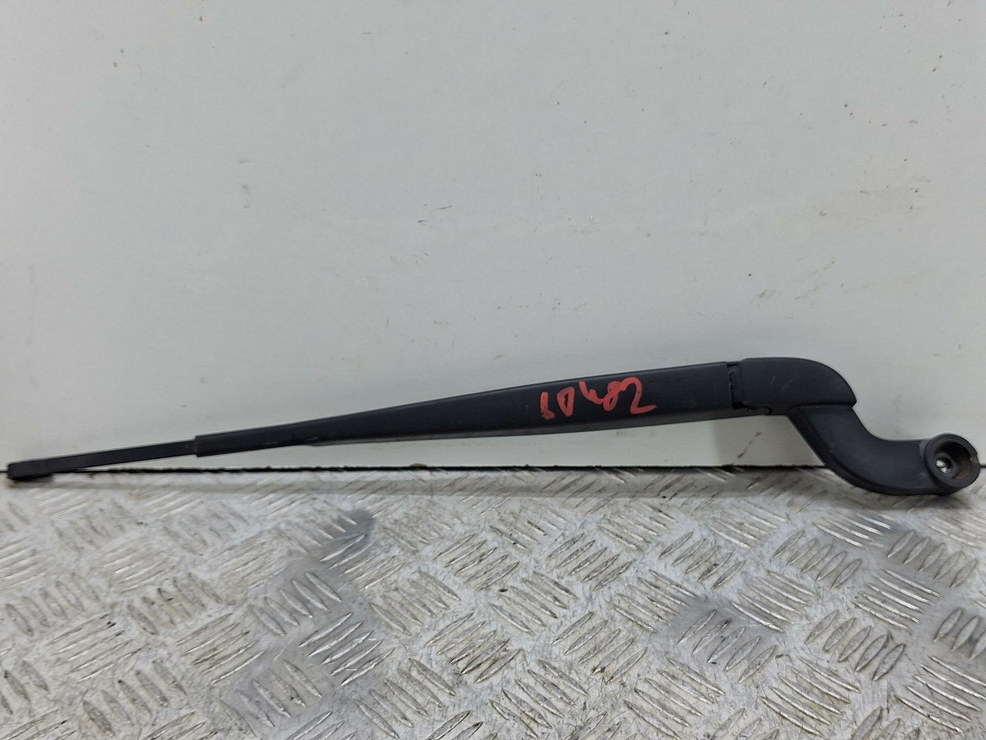 Поводок стеклоочистителя правый Land Rover Discovery 3 L319 2007 6H223405BA