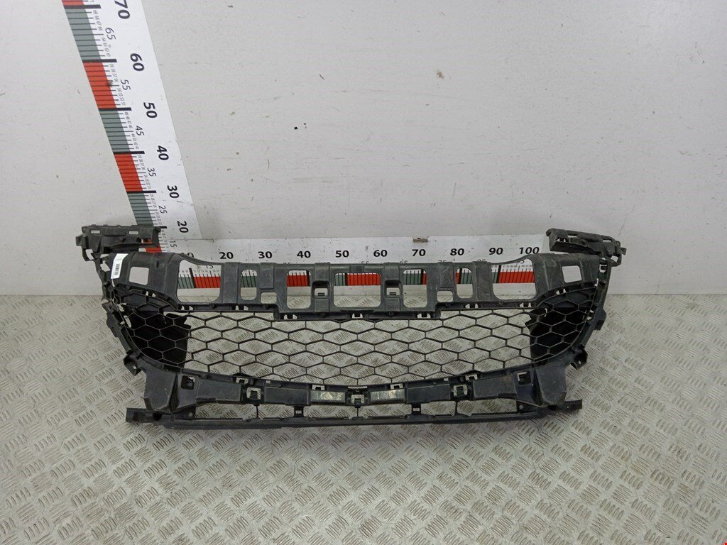 Решетка (заглушка) в бампер центральная Mazda 3 BL BHB6501T1 арт. 2263879