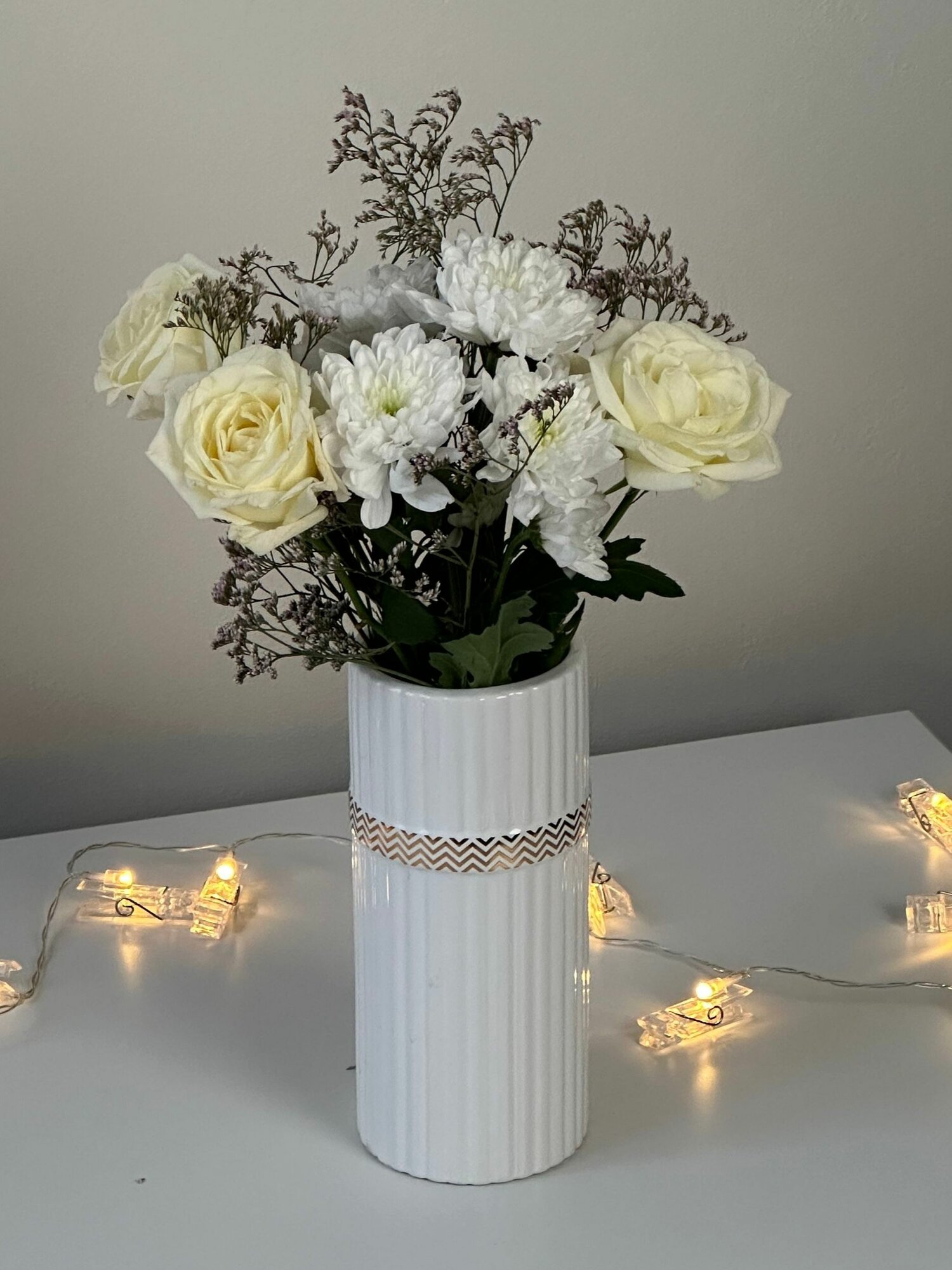 Цветы живые букет из роз и хризантемы Белый танец, от Flor2u