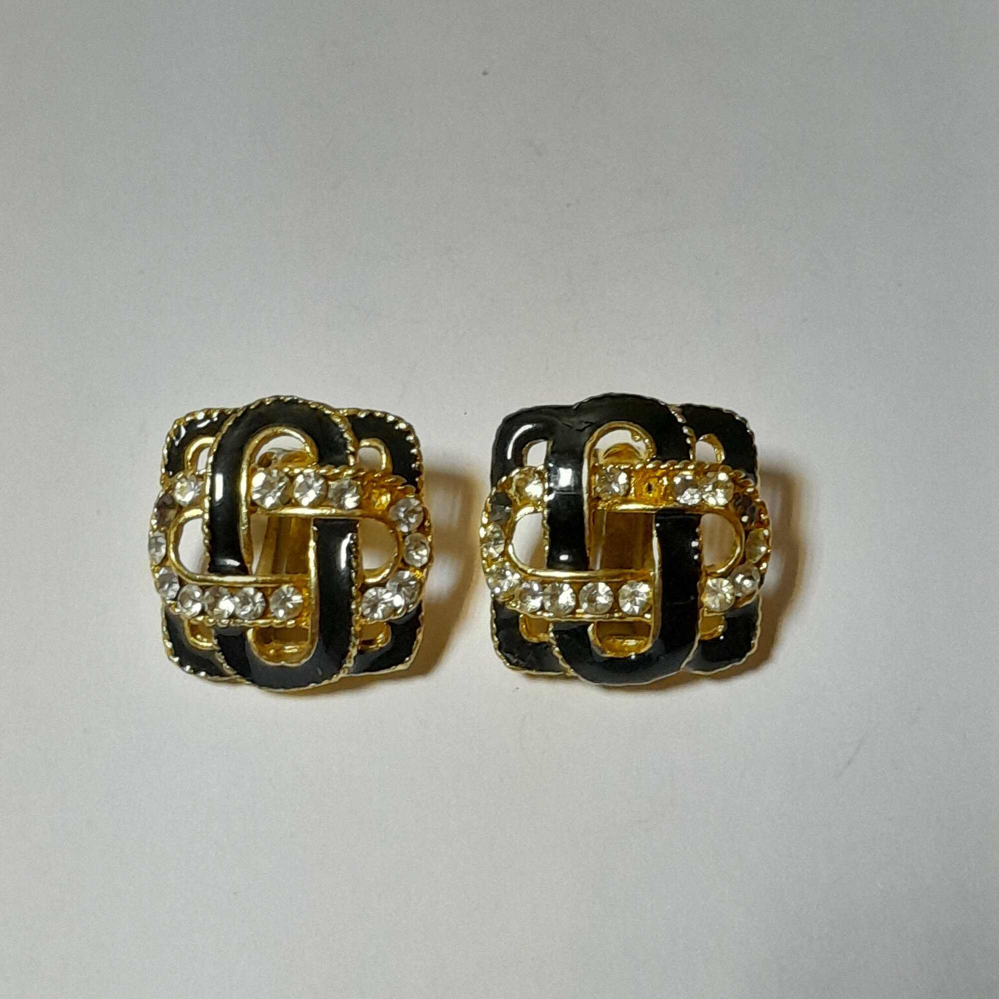 Клипсы - бижутерия, не хватает несколько элементов под восстановление. Винтаж, СССР.