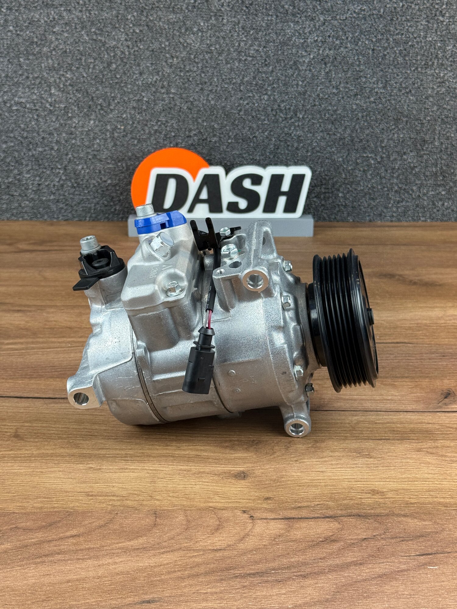 Компрессор кондиционера новый для VAG Audi A4 B6 ОЕМ 8E0260805S