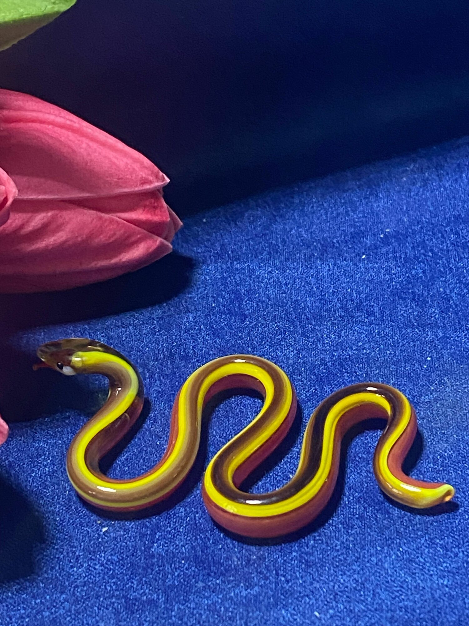 Фигурка стеклянная "Змея" прозрачная с оранжево-желто-красным хвостом