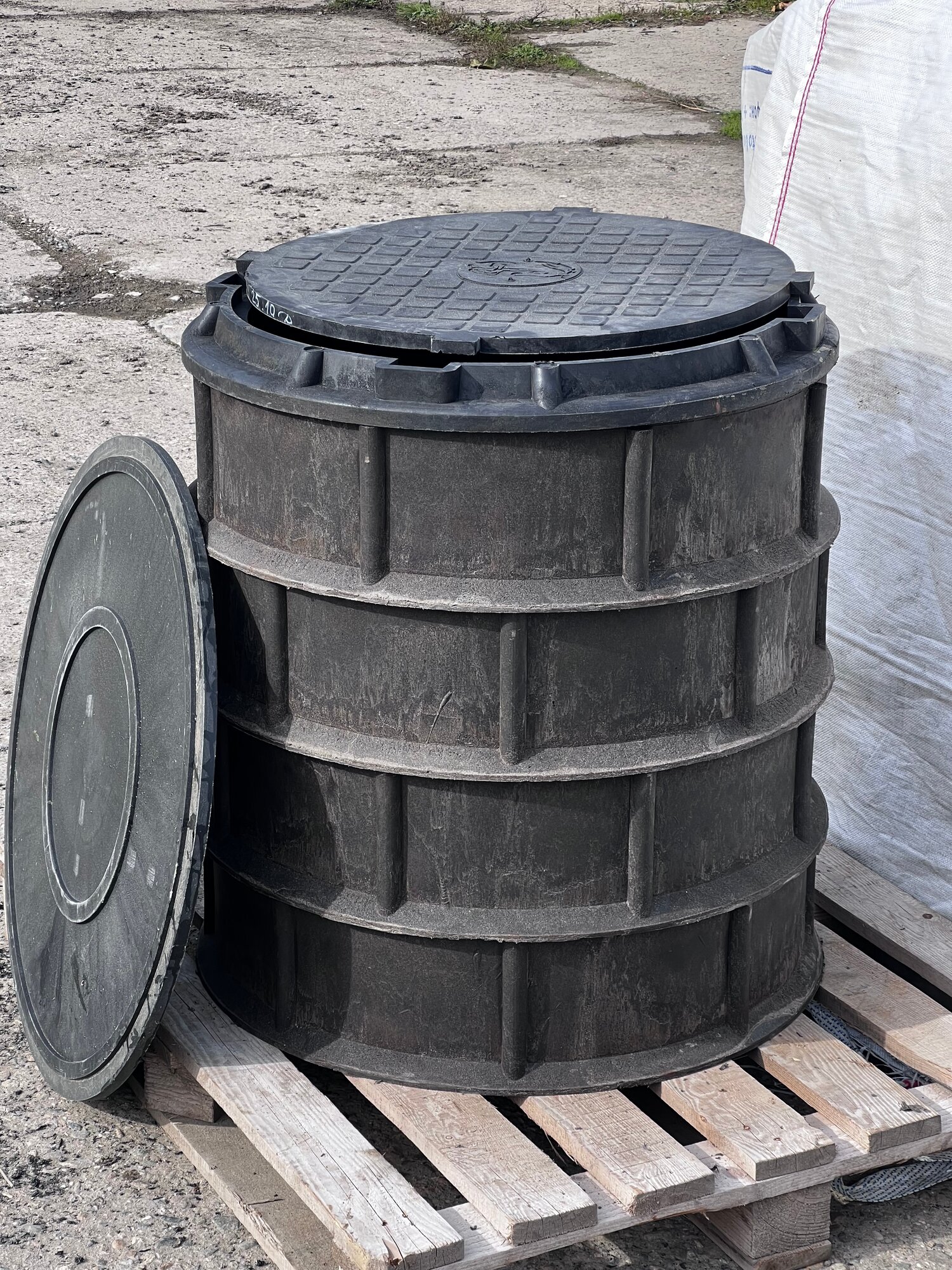 Полимерно-песчаный кессон 5 колец 75 см, дно и обичайка с крашкой