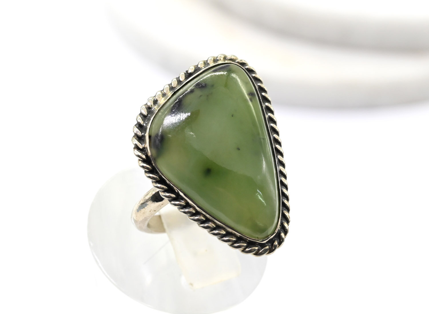 Кольцо, нефрит