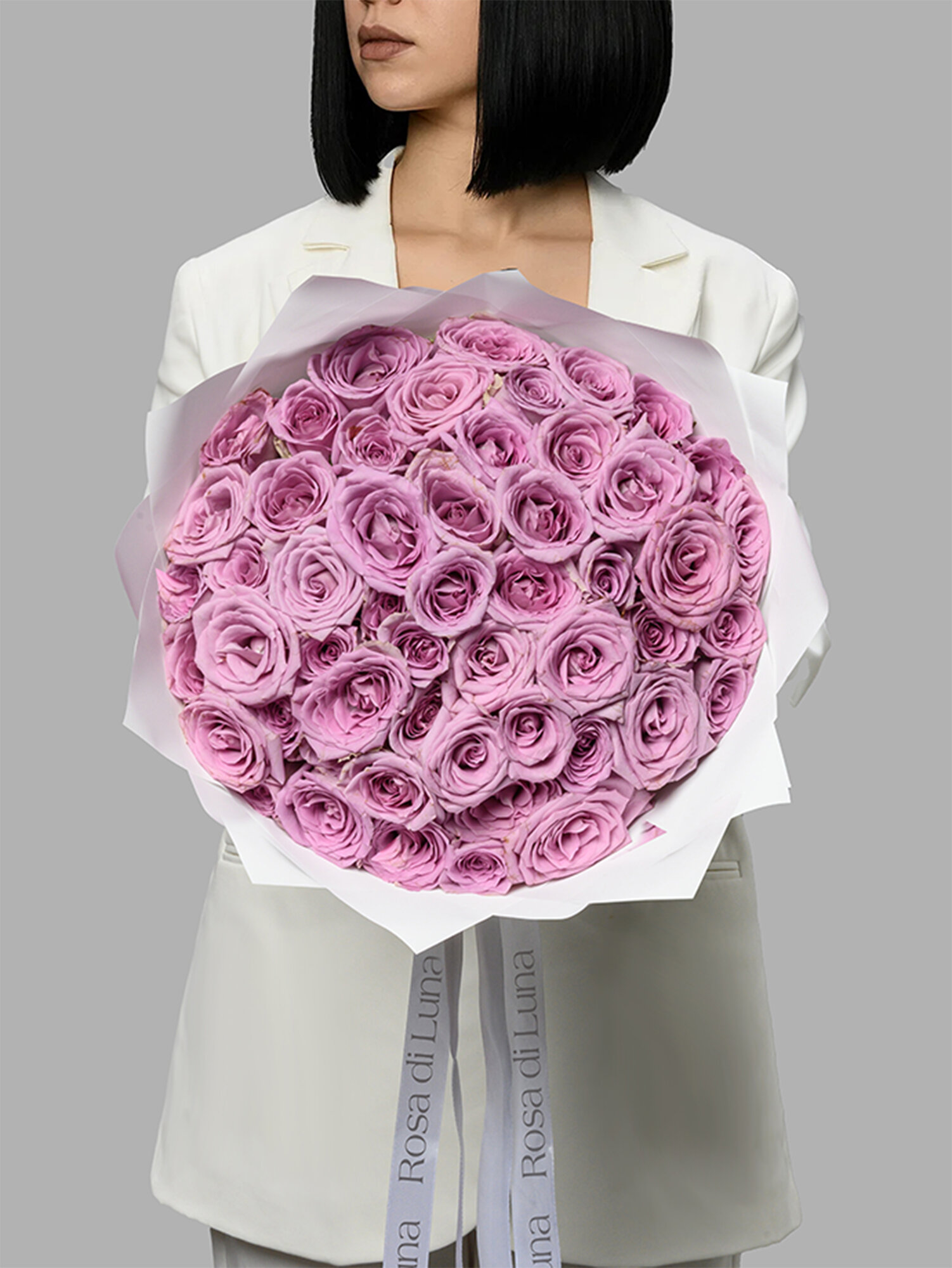 Букет из 101 сиреневой кенийской розы Rosa Di Luna (Роза Ди Луна)