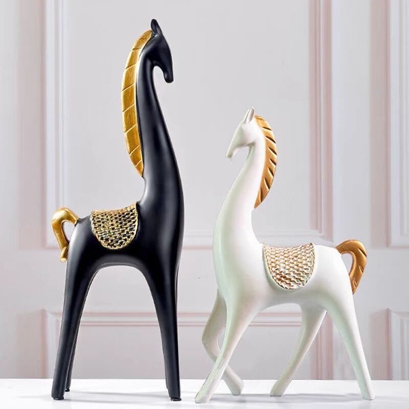 Статуэтка chunzhiran Пара черных и белых парных лошадей (34см*5см*12см)Статуэтка, миниатюра интерьерная