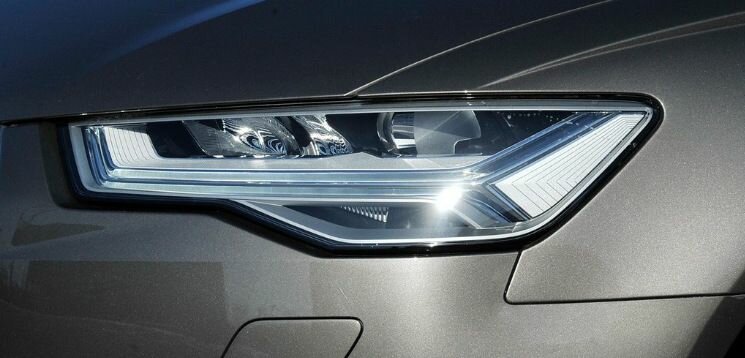 Стекло на фару Audi A6 C7 2015-2018