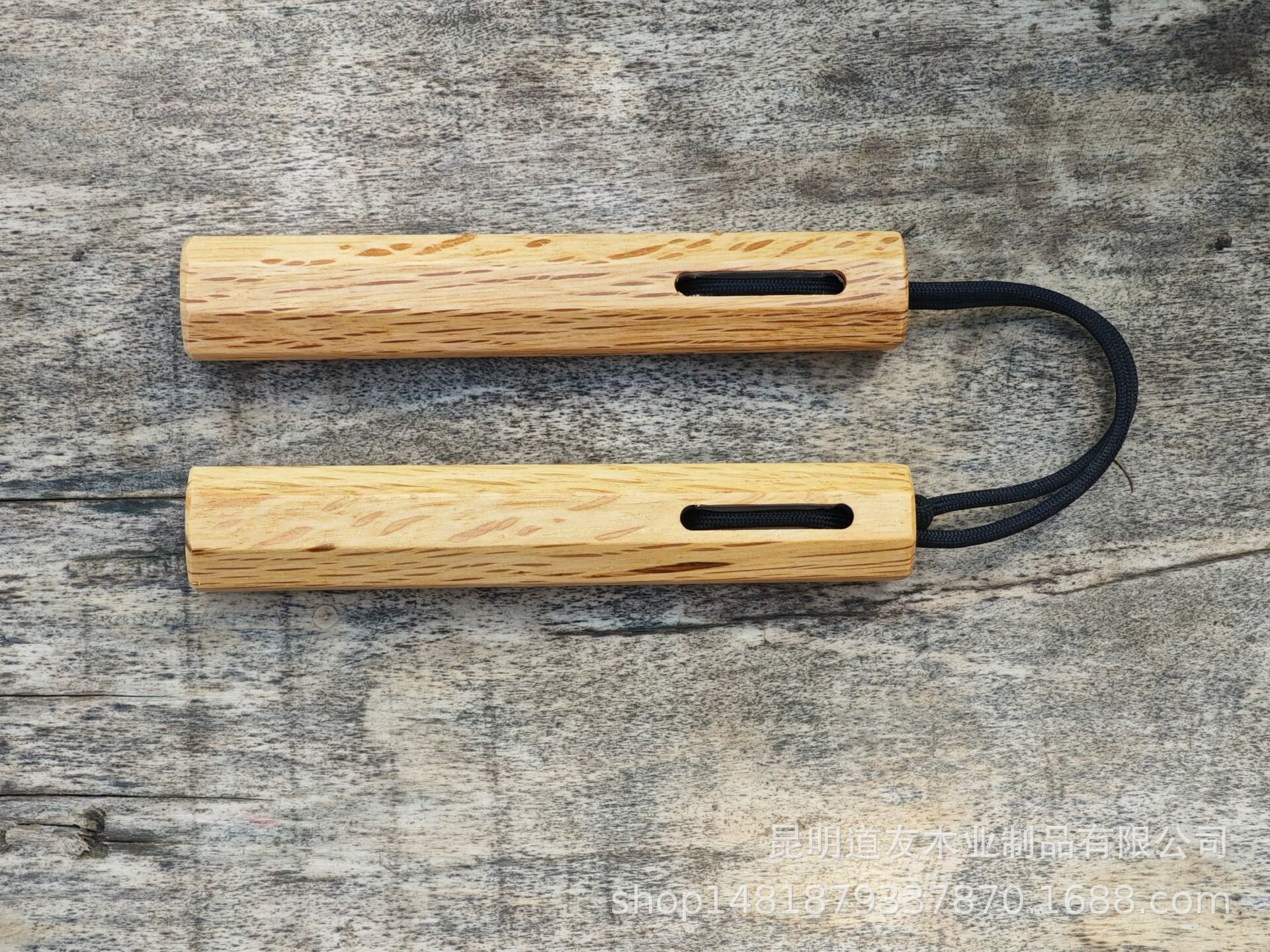 2026 Новейшие двойные нунчаки, двухсекционные нунчаки, универсальный тип боевого инструмента из дерева Цинган, тренировочный стик из массива дерева