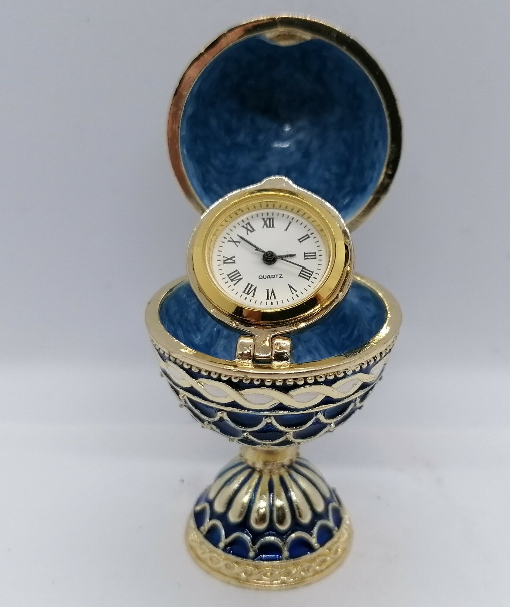 Яйцо-шкатулка Фаберже с часами, для украшений. арт. 897 синее.